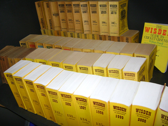 Bonhams : A collection of Wisden cricketers almanacks 1943 - 2001