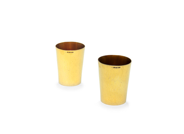 Bonhams : DAVID JOHN TAYLOR A pair of 18 carat gold beakers London 1975 (2)