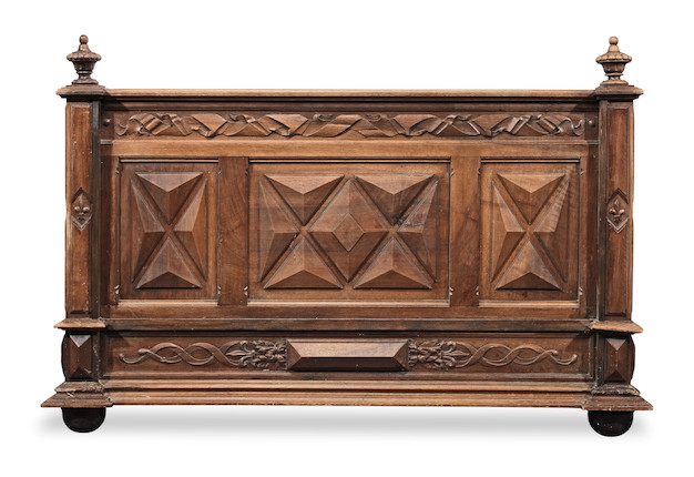 Bonhams : Sir Roger Moore's Swiss chalet bed