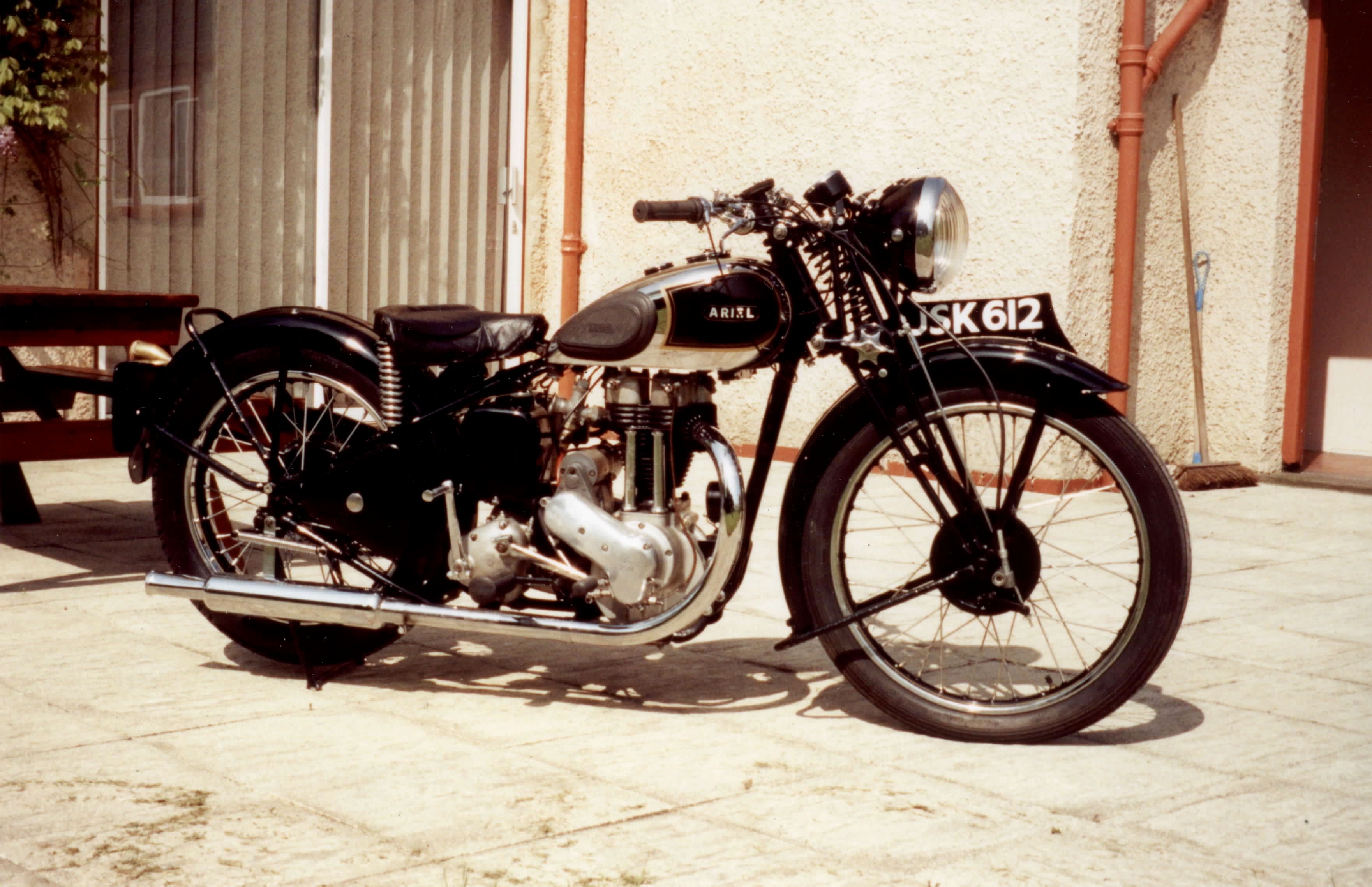 Bonhams Cars : 1939 Ariel 250cc Red Hunter Frame no. M261 Engine no. AE261