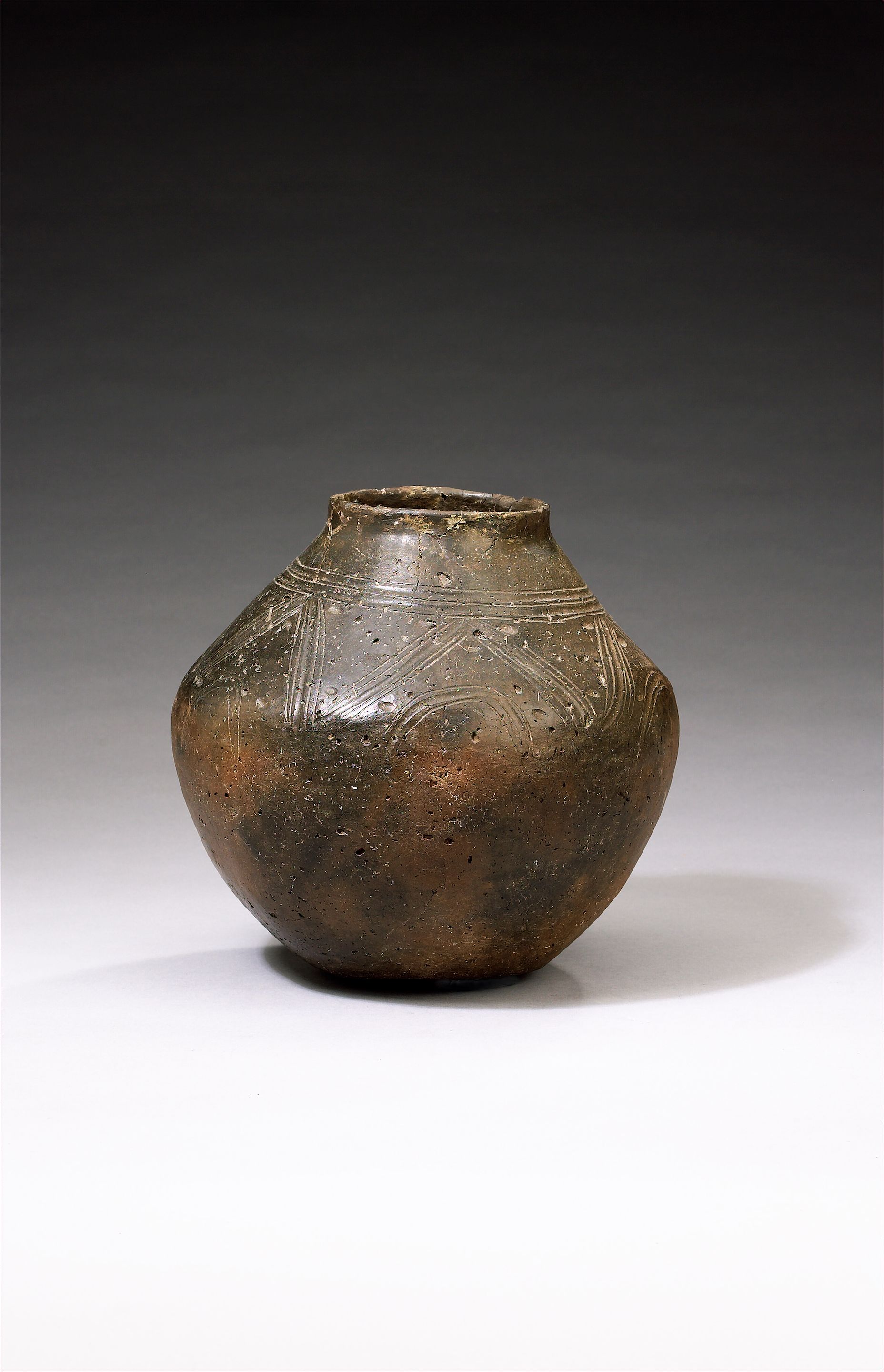 Bonhams : An Anglo-Saxon pottery burial urn