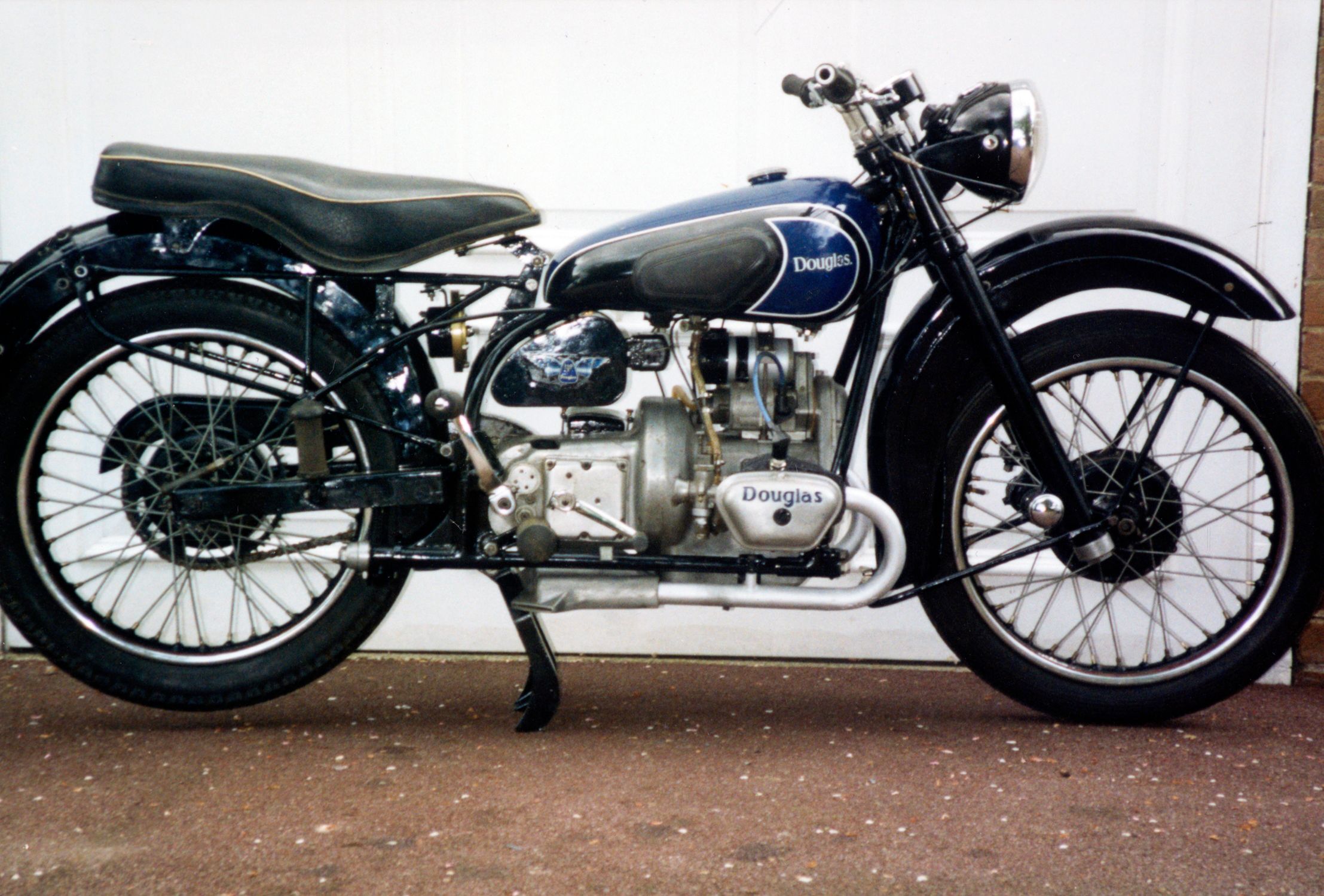 Bonhams Cars : 1947 Douglas 350cc T35 Frame no. T35/S/1356 Engine no ...