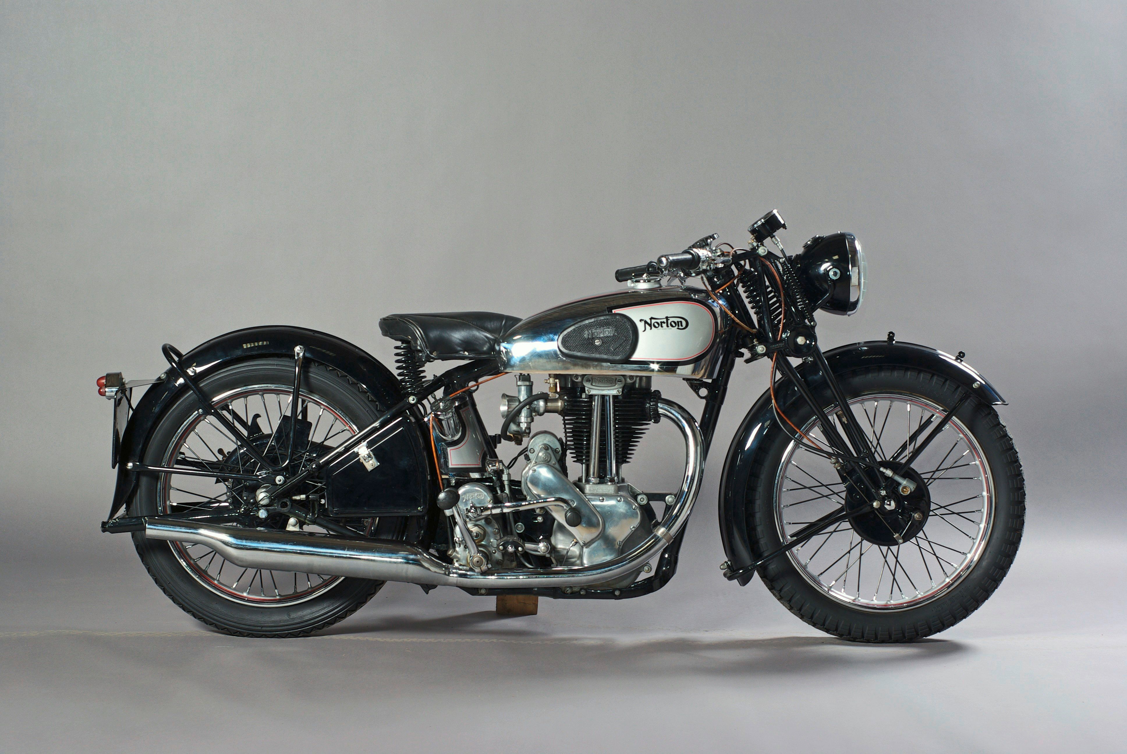 Bonhams Cars : 1939 Norton 490cc ES2 Frame no. 104564 Engine no. 94485
