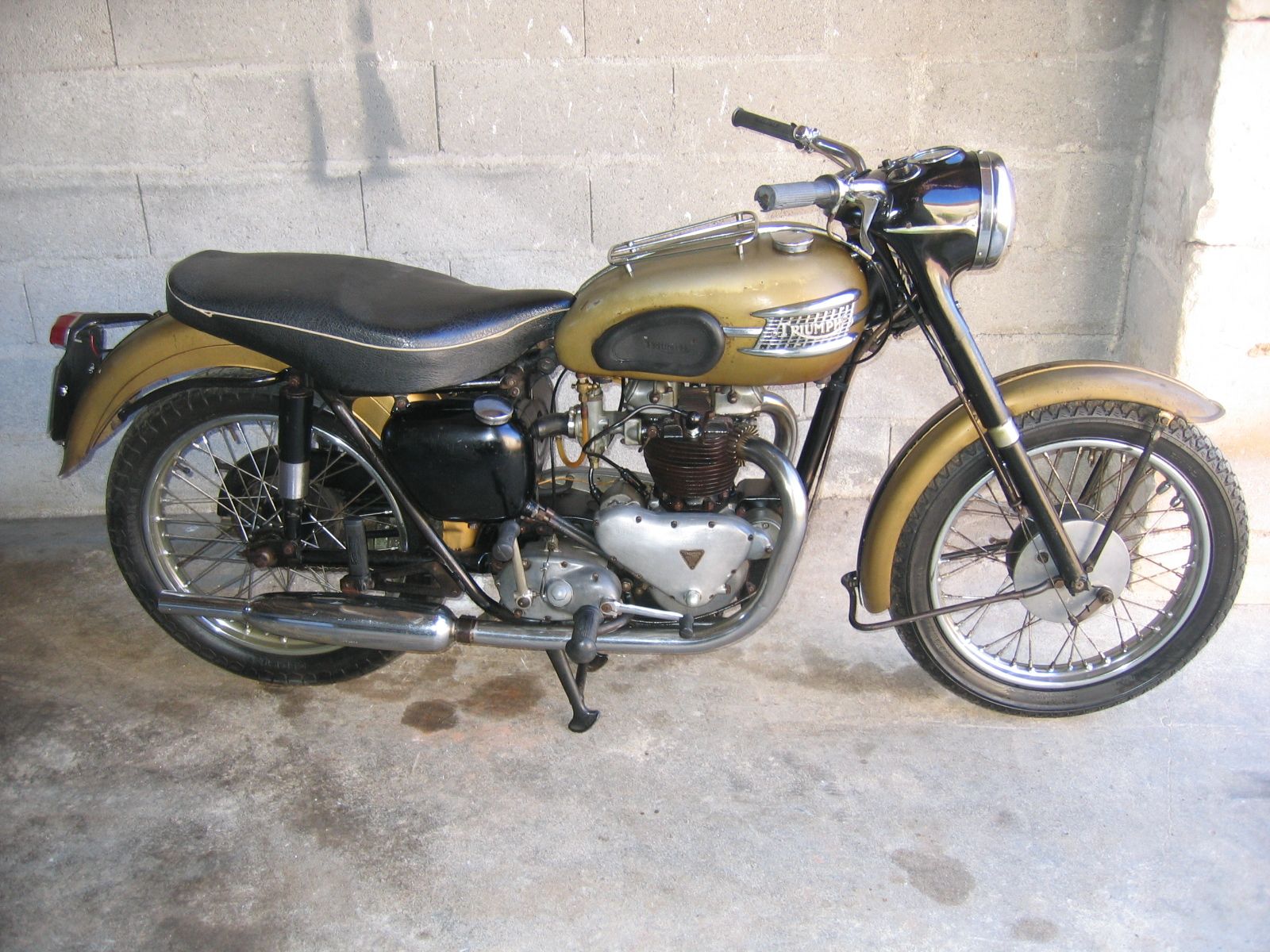 Bonhams Cars : 1957 Triumph 650cc Thunderbird Frame no. 8932