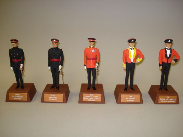 Bonhams : Sentry Box 120mm scale British Infantry Officers 5