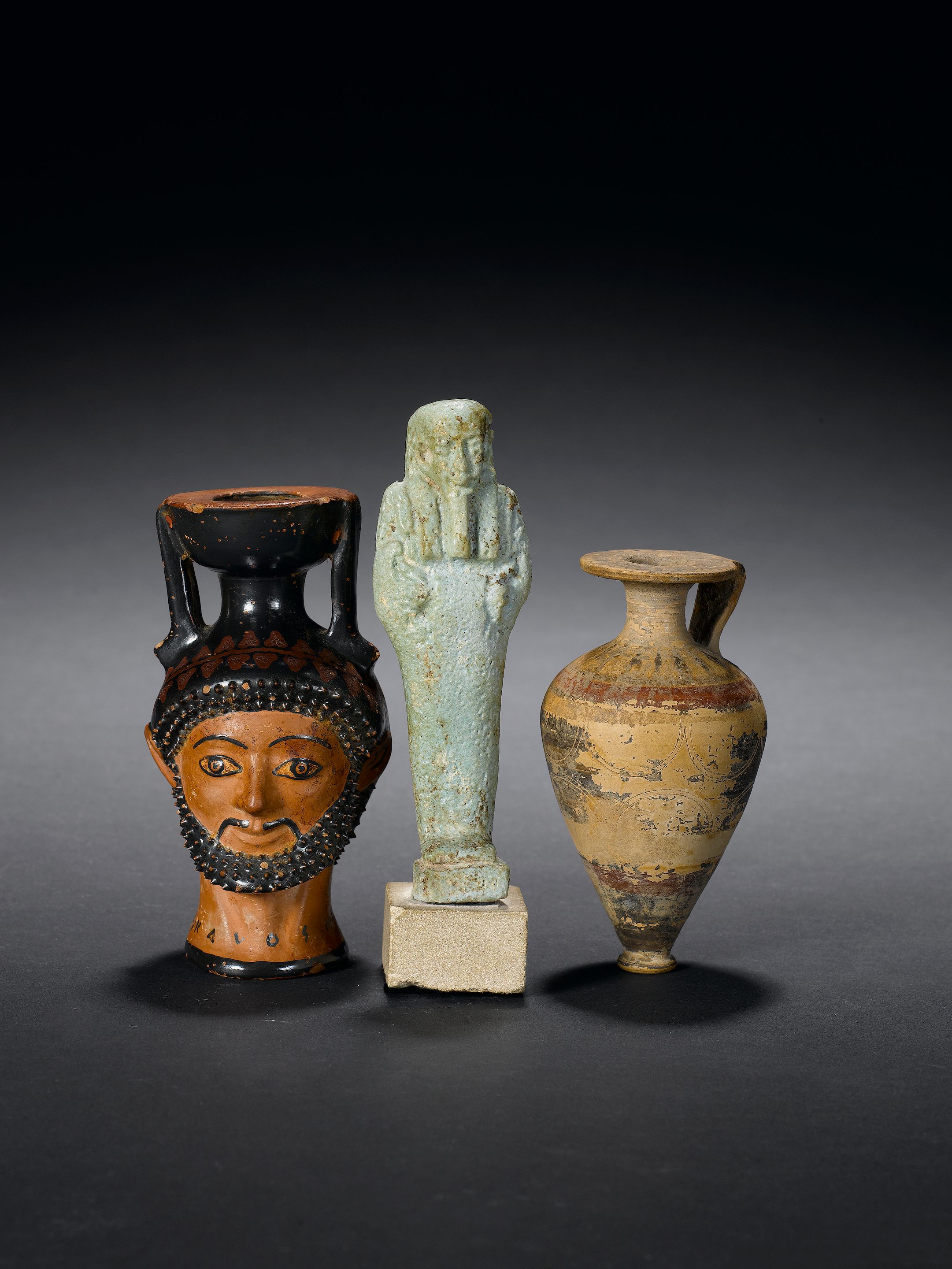 Bonhams : An Etrusco-Corinthian piriform aryballos 3