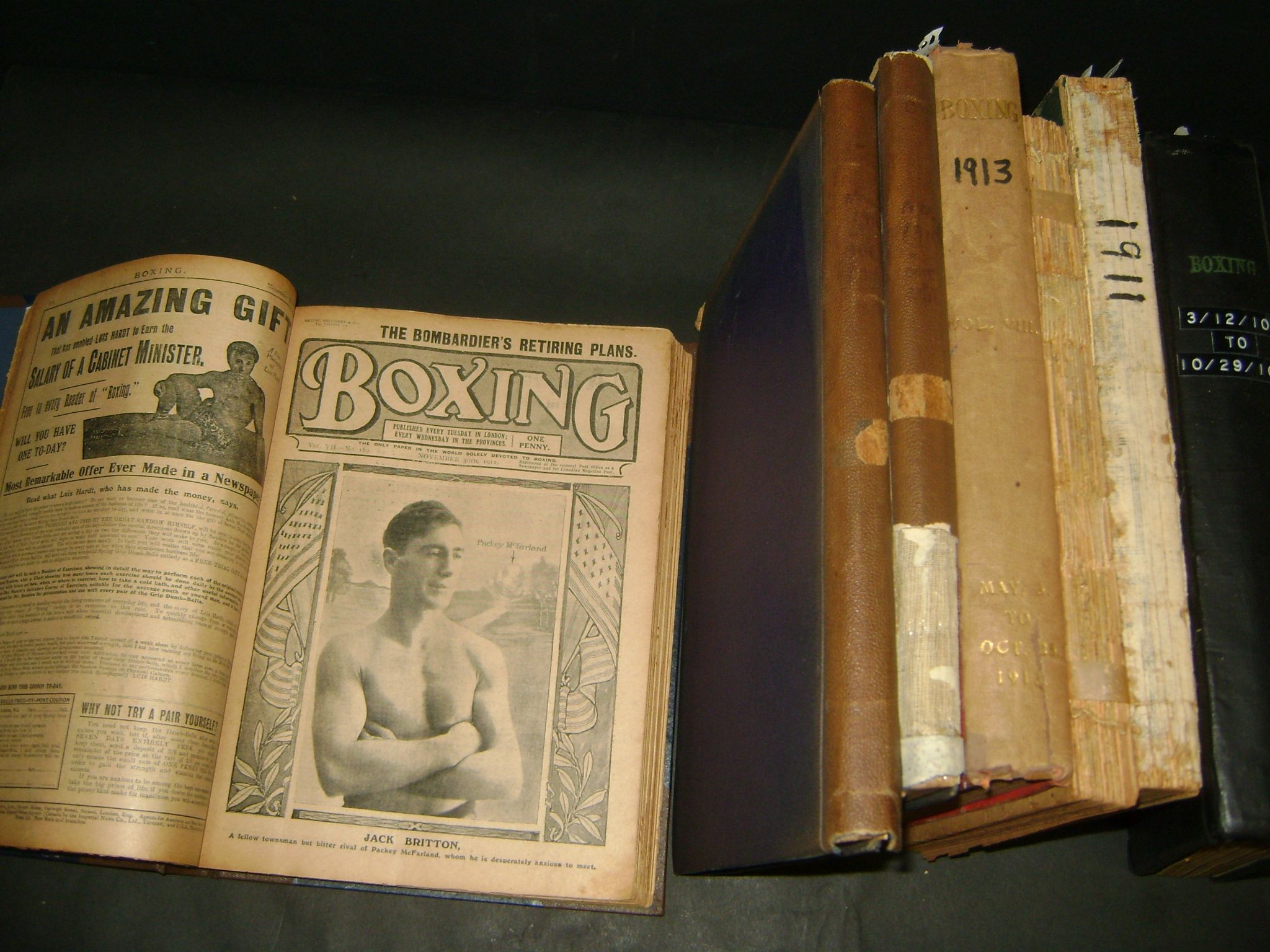 Bonhams : 'Boxing' magazines