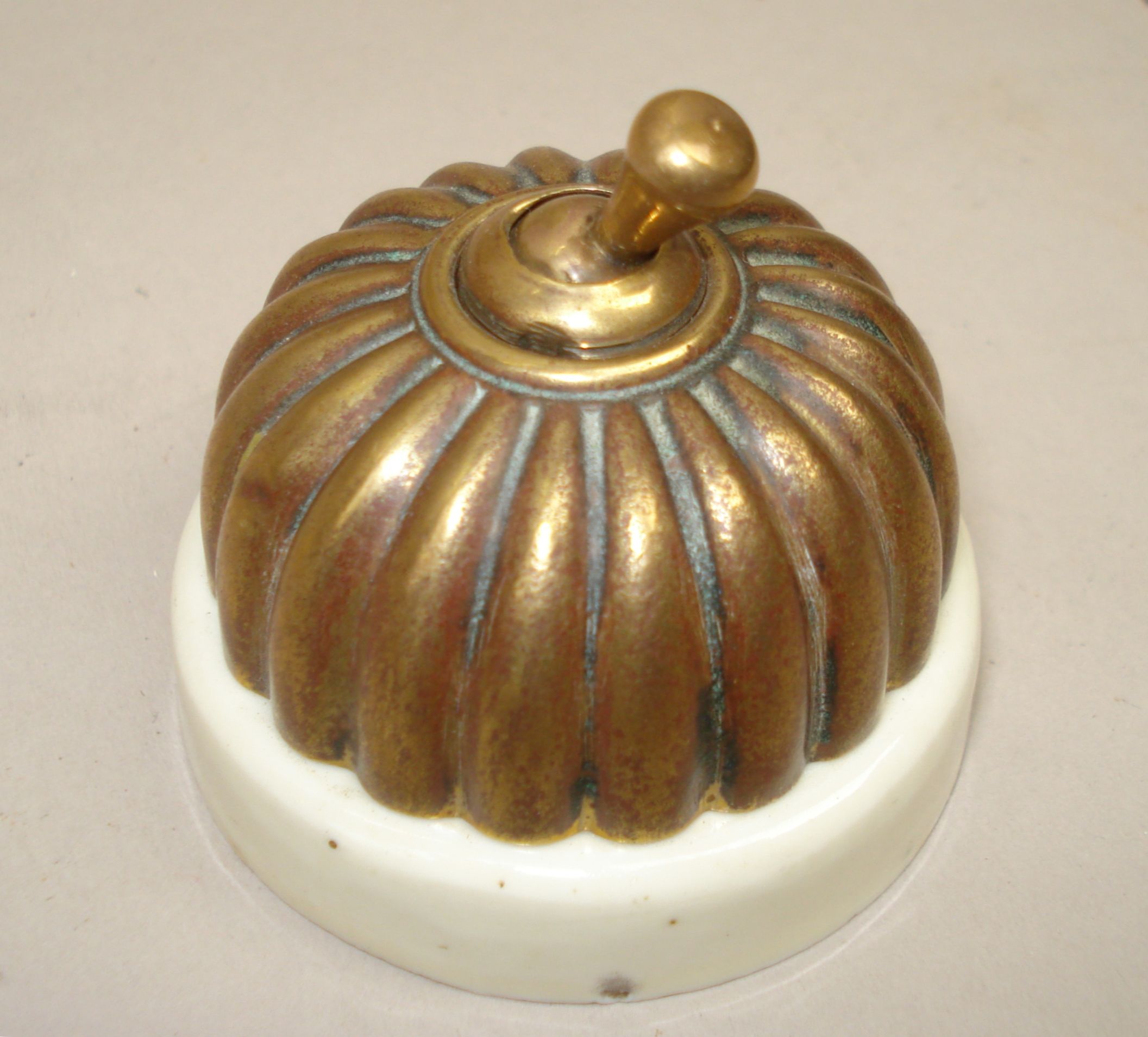 Bonhams Cars : A 'Jelly Mould' veteran ignition switches,