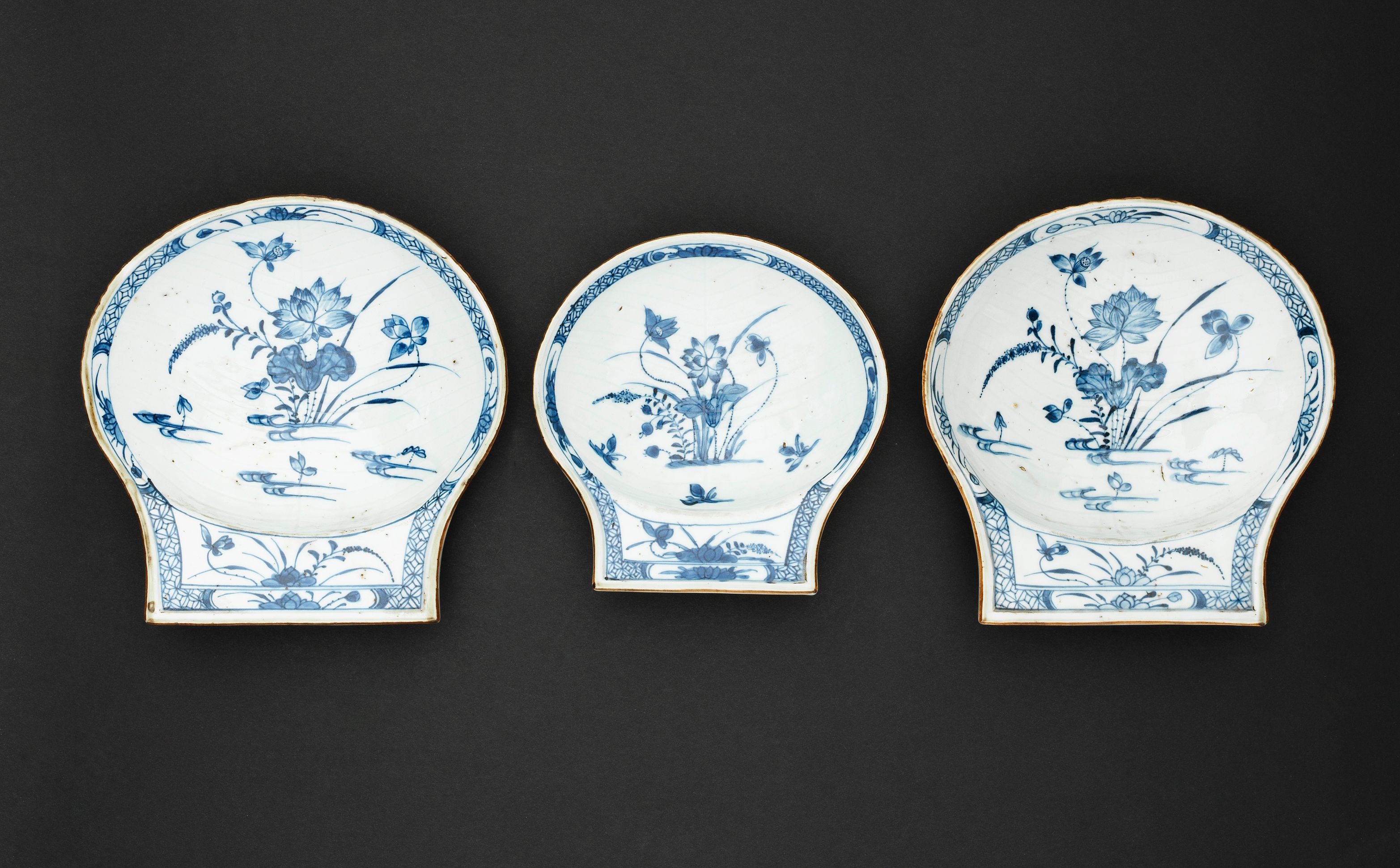Bonhams : Three blue and white, shell-shaped dishes 18th or 19th century
