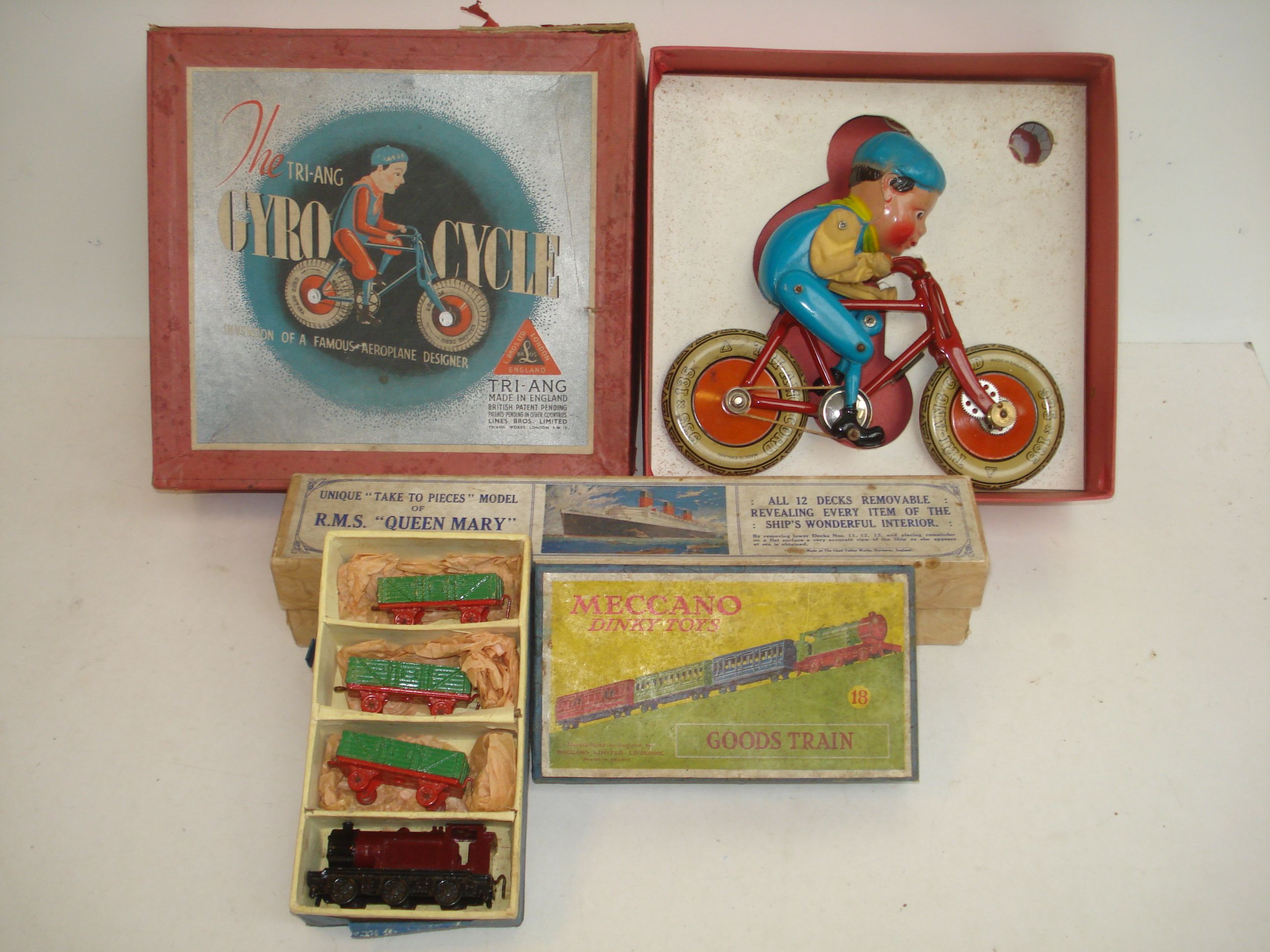 Bonhams : Dinky (pre-war) GS18 Tank Goods train set 3