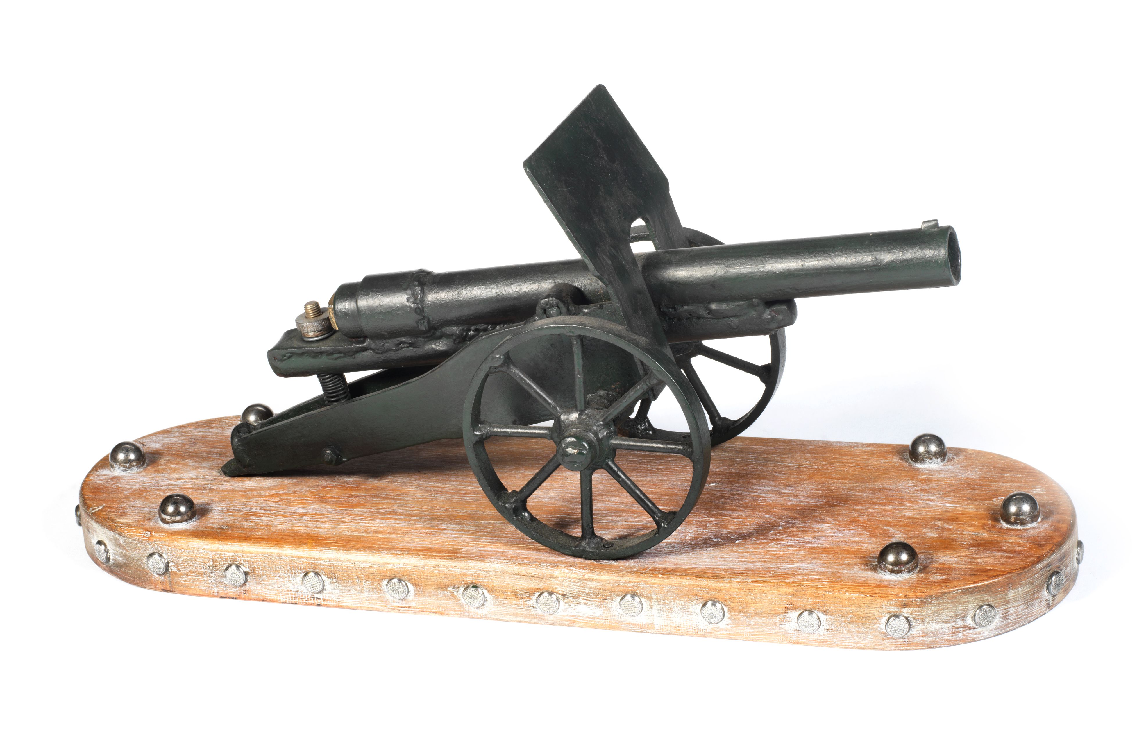Bonhams : A Trench Art model French field gun