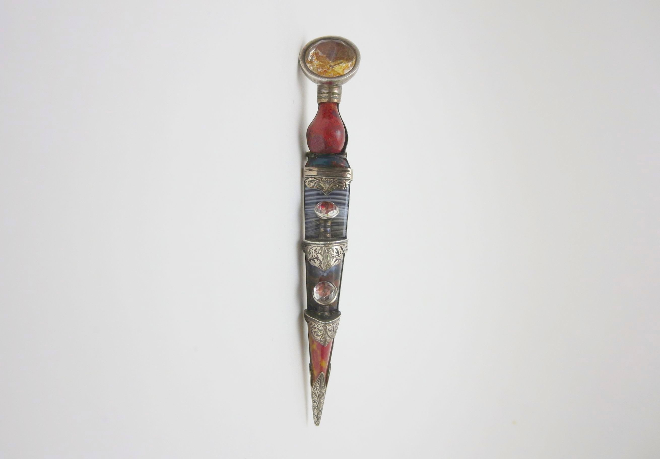 Bonhams : A Victorian Scottish agate kilt pin