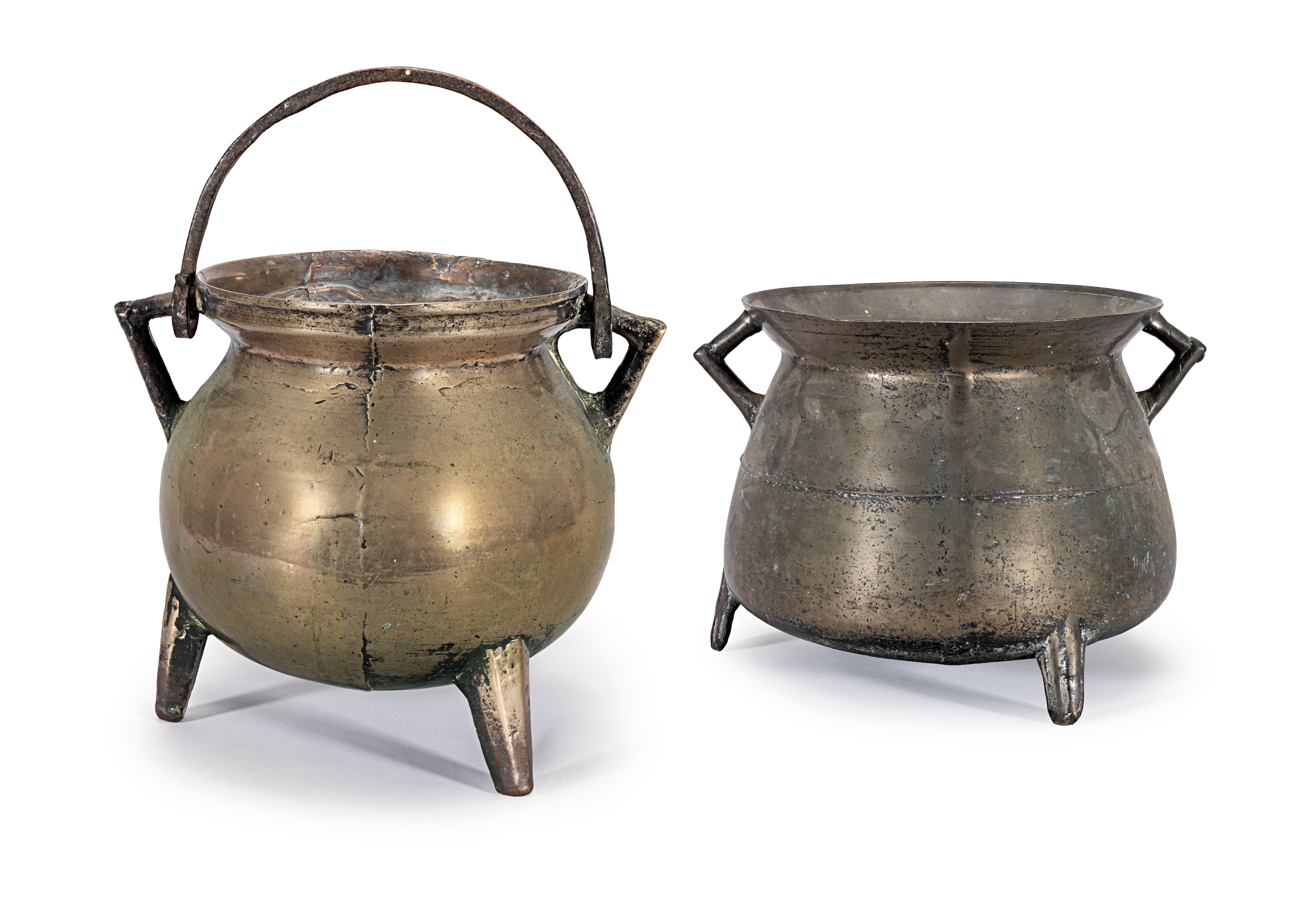 Bonhams : A 17th century leaded bronze cauldron, English (2)
