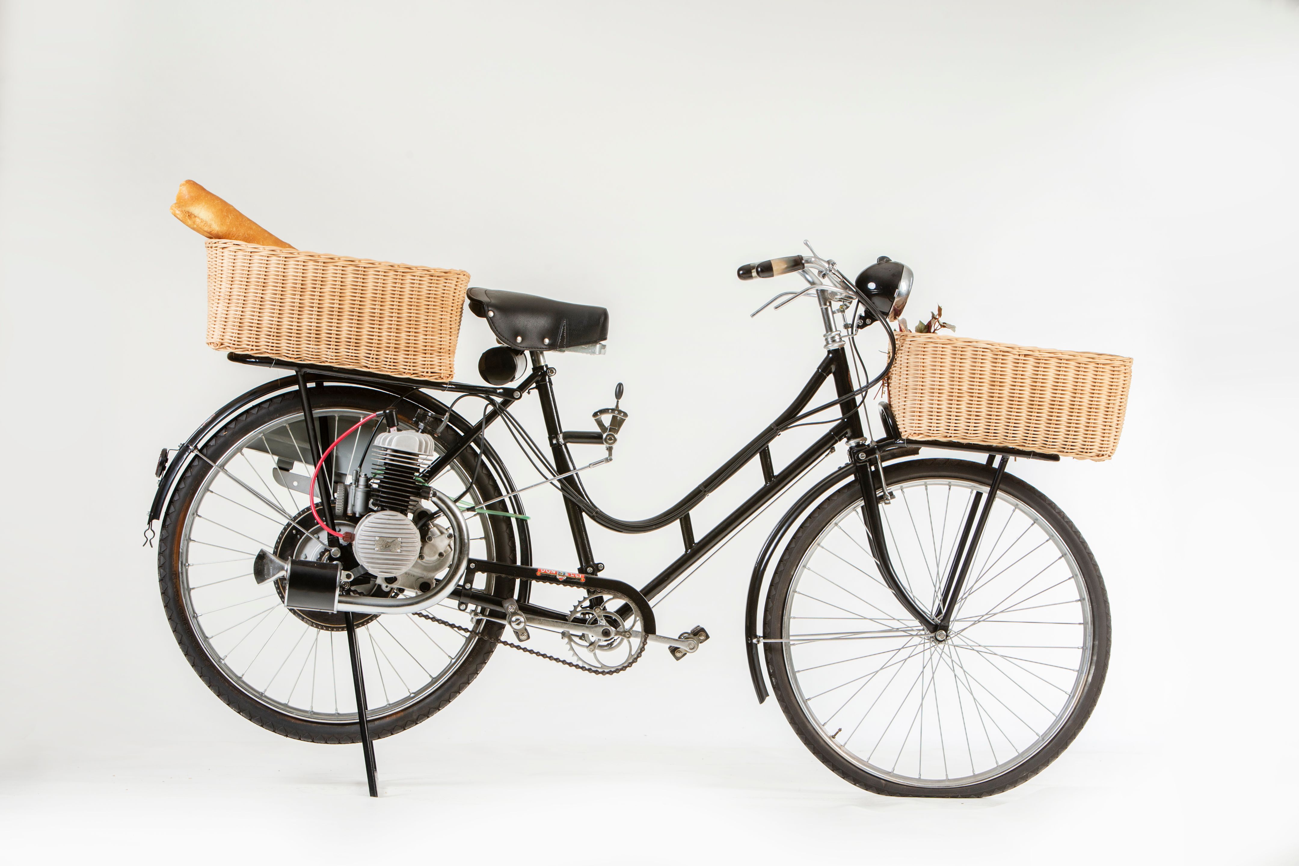 Bonhams Cars : c.1949 Alpino 48cc Cyclemotor & Doniselli Bicycle Frame ...
