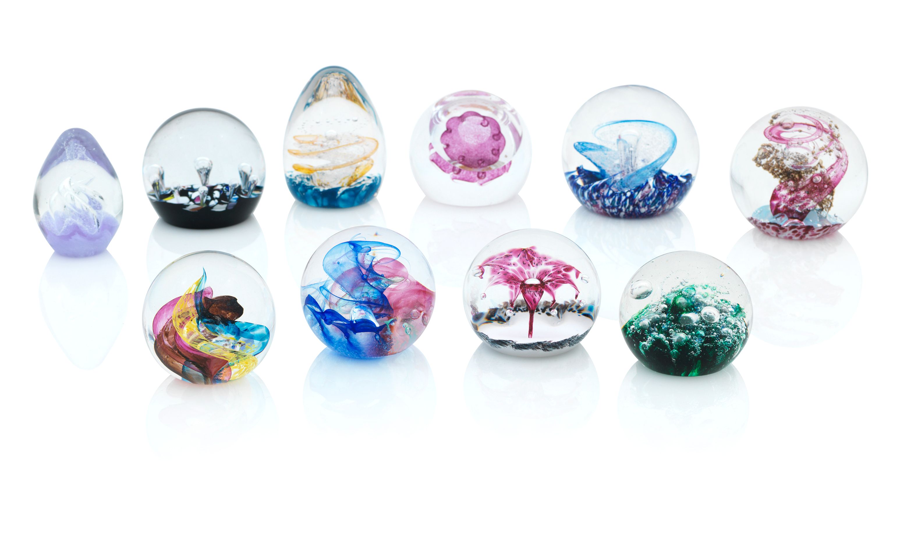 Bonhams : A COLLECTION OF SCOTTISH GLASS PAPERWEIGHTS,