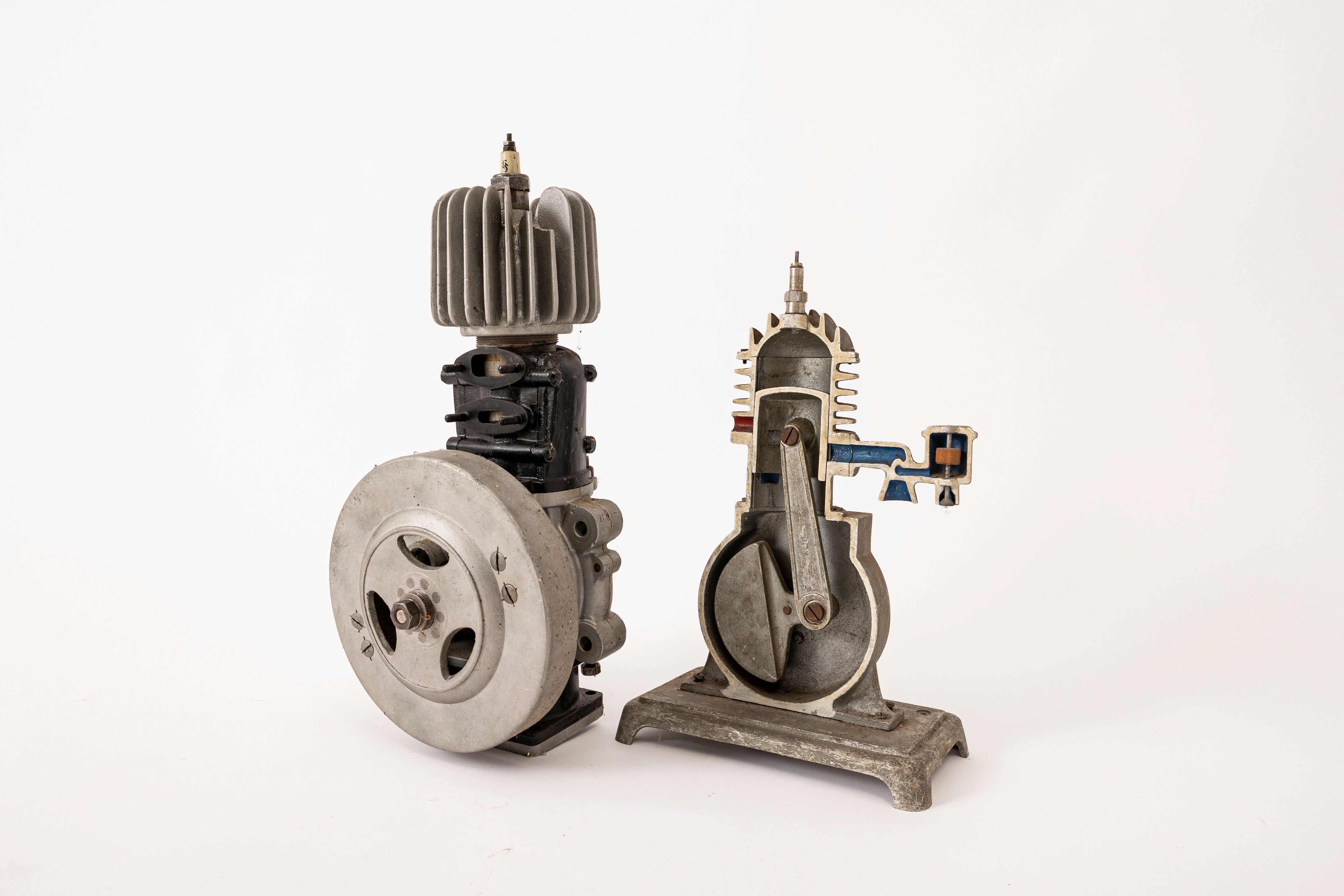 Bonhams Cars : A single cylinder motorcycle engine, unidentified, (2)