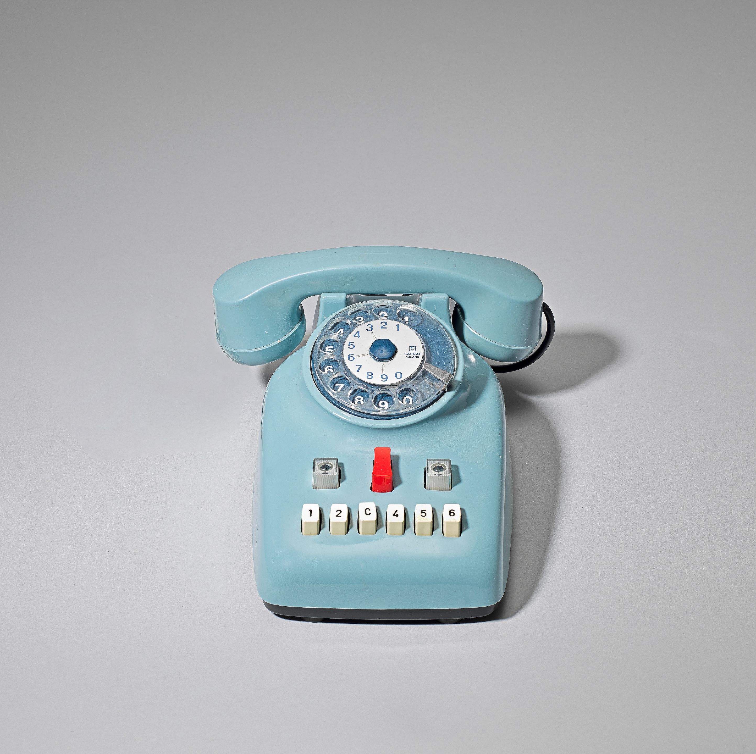 Bonhams : Marcello Nizzoli '2+7 SAFNAT' telephone, designed 1958