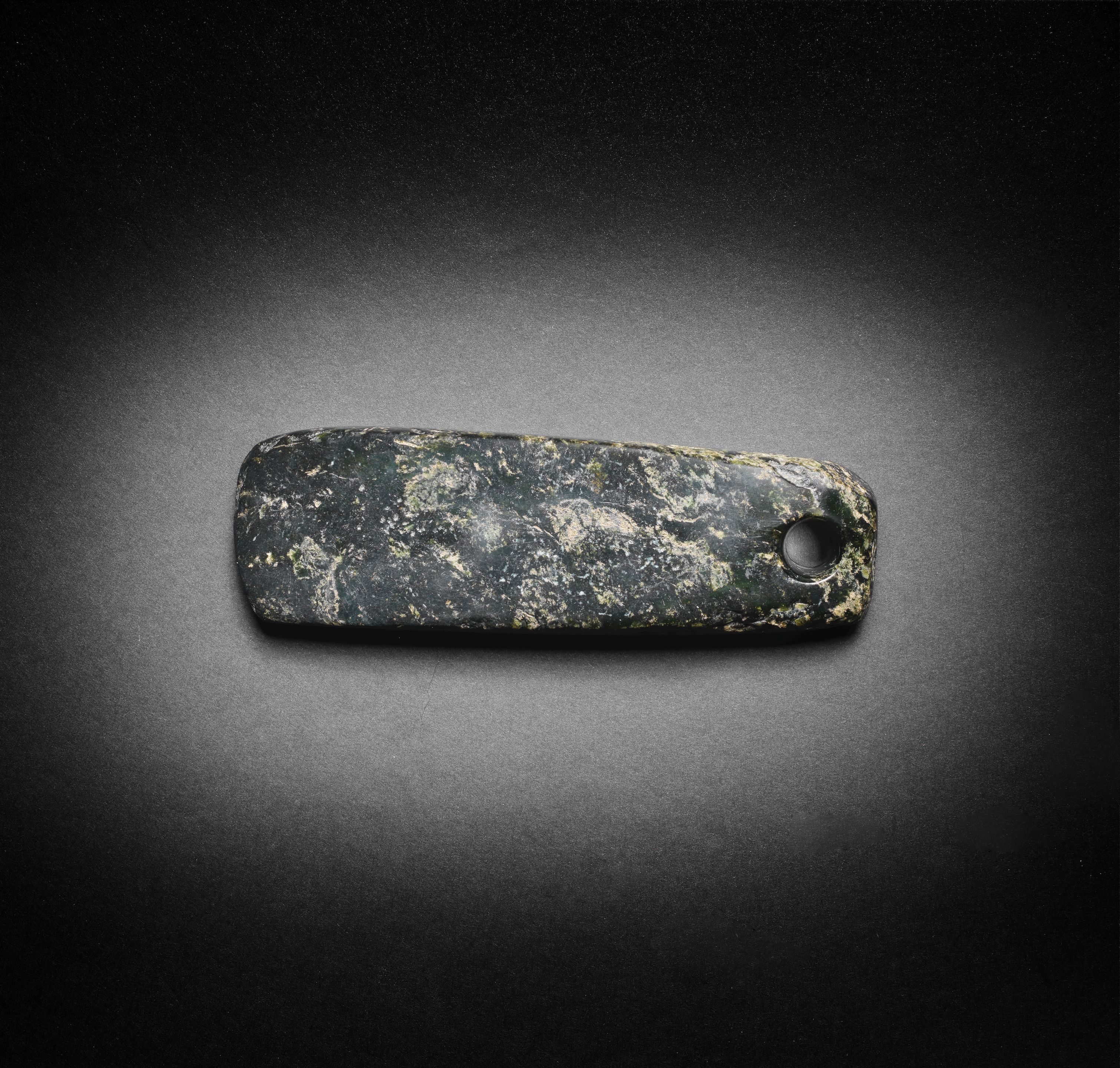 Bonhams : AN ARCHAIC JADE AXE, YUE Neolithic Period