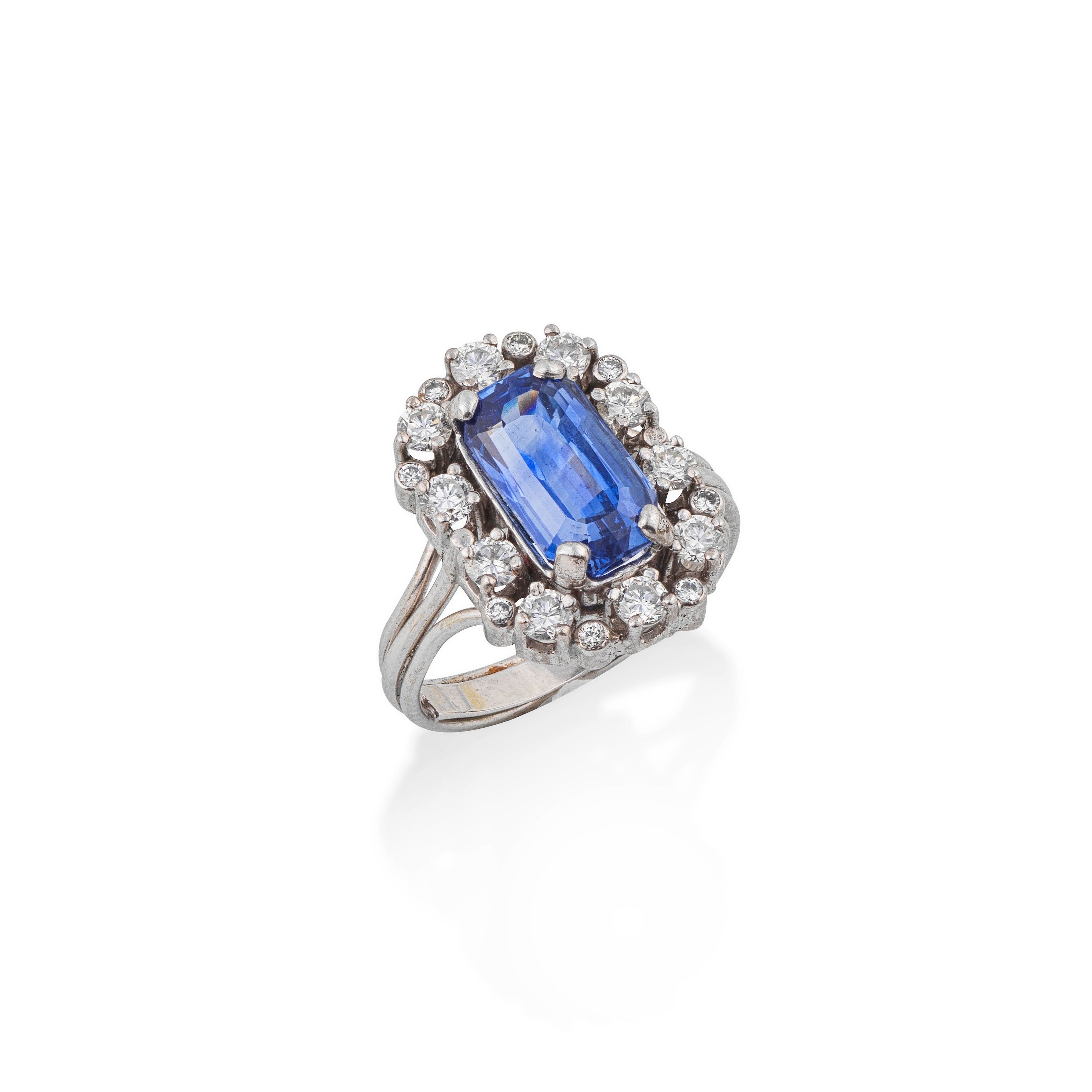 Bonhams Cornette de Saint Cyr : BAGUE SAPHIR ET DIAMANTS