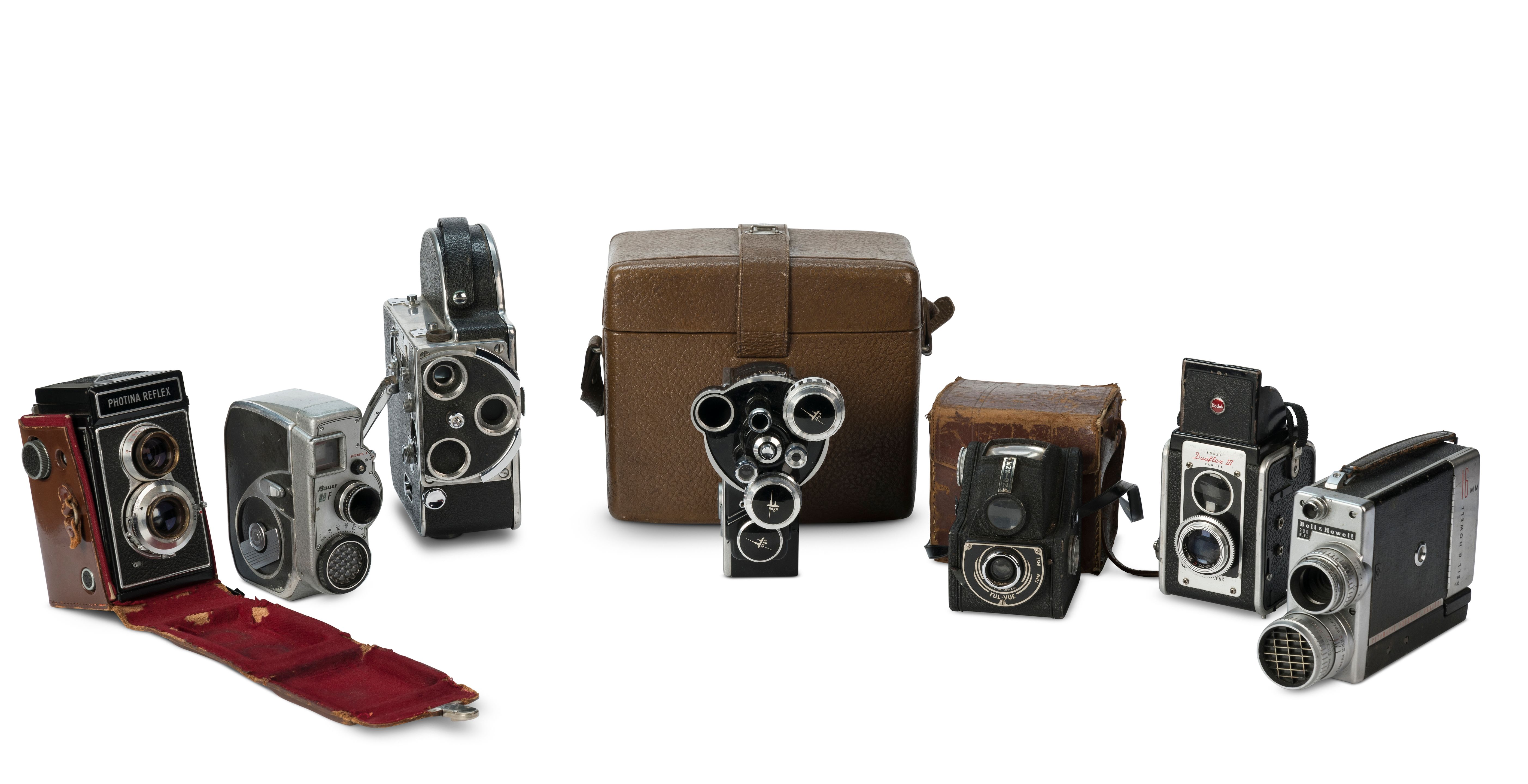 Bonhams : A selection of vintage cameras 20th century