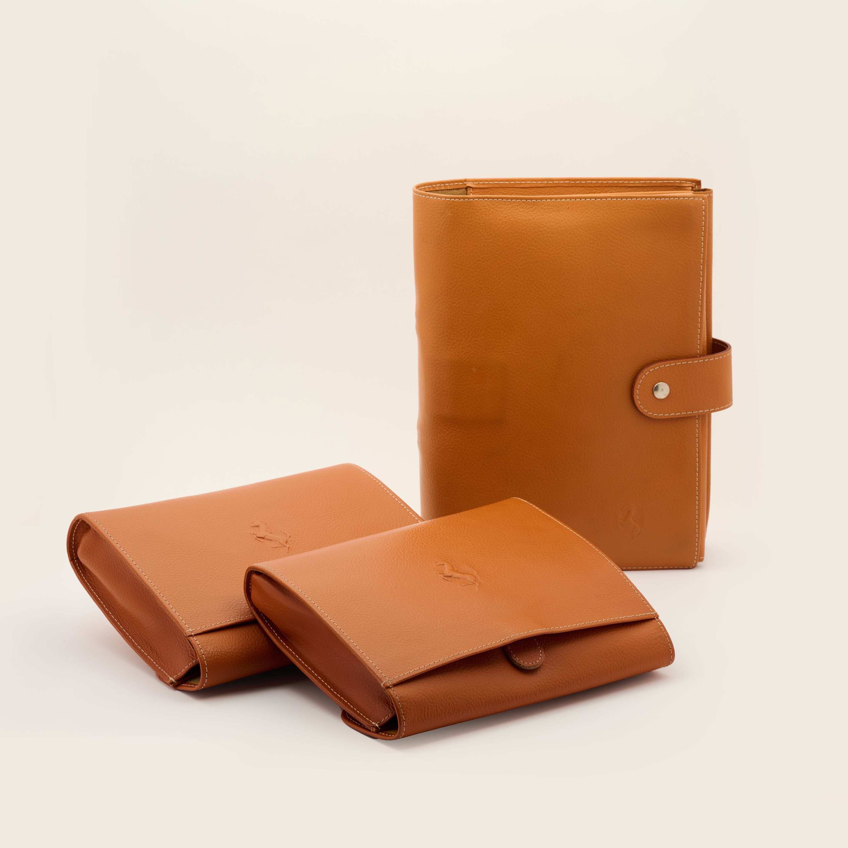 Bonhams Cars : FERRARI POUCHES / POCHETTES ((3))