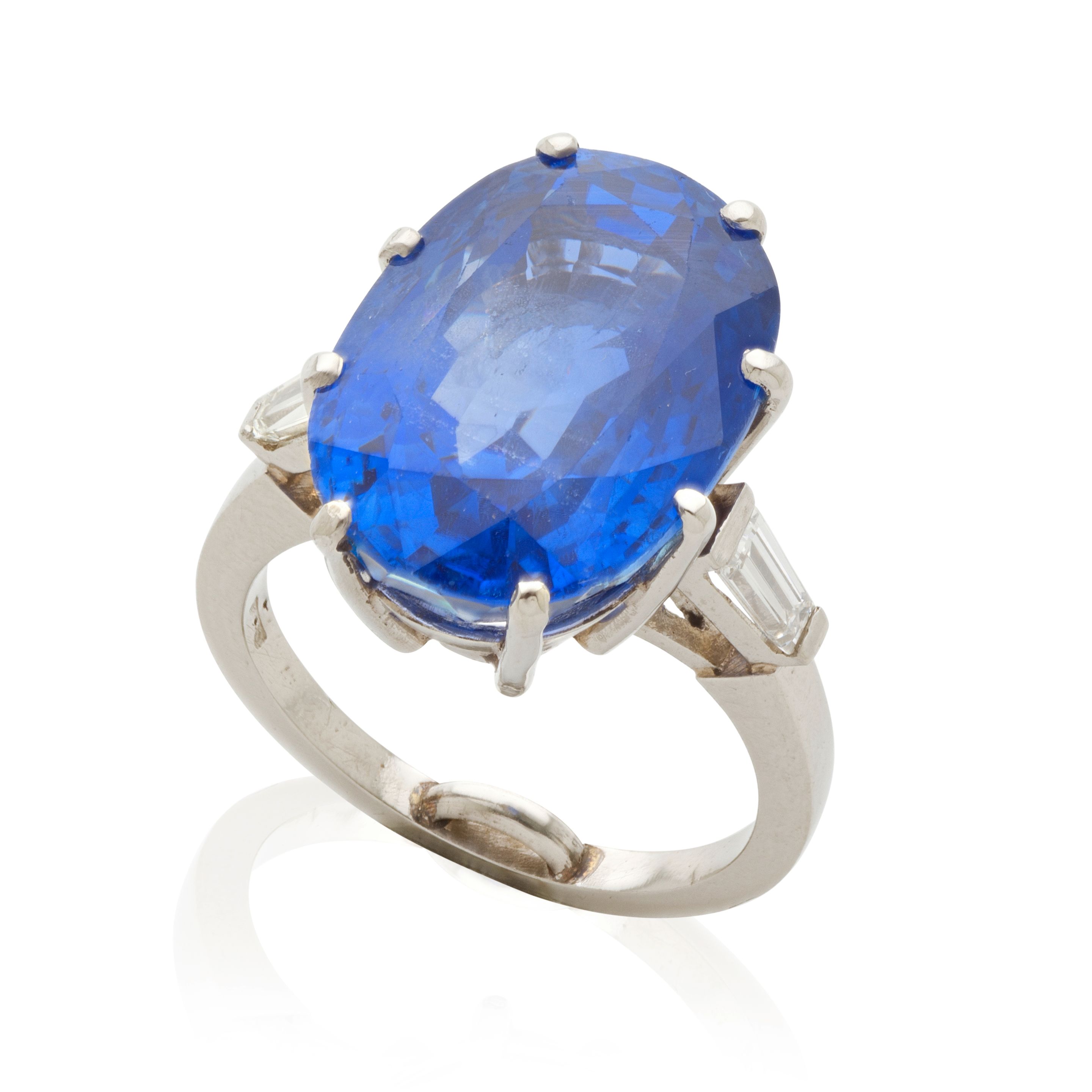 Bonhams Cornette de Saint Cyr : BAGUE SAPHIR ET DIAMANTS
