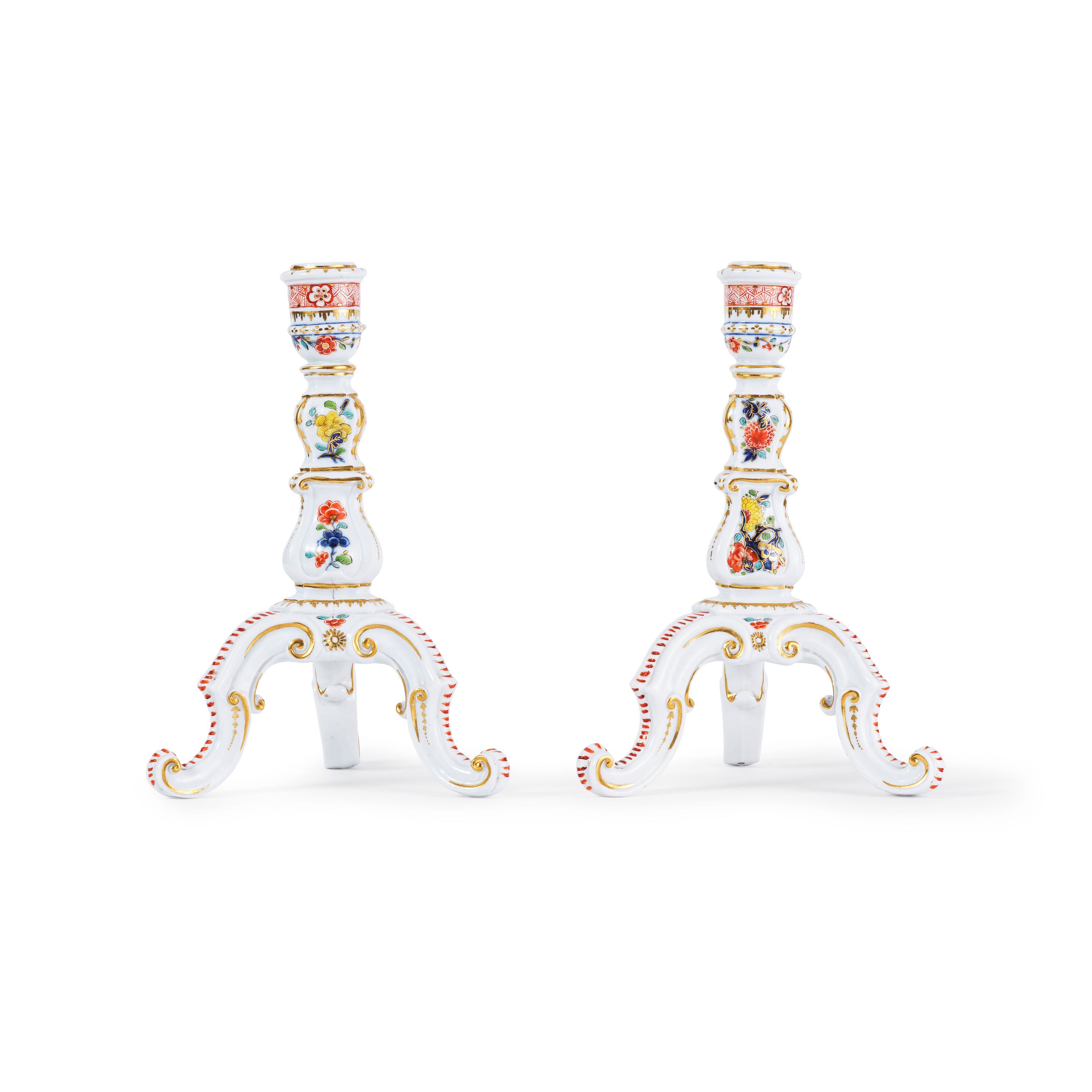Bonhams Cornette de Saint Cyr : Paire de bougeoirs en porcelaine de ...